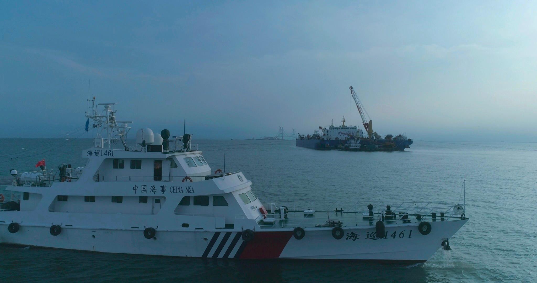 深圳海事局全力保障深中通道最后一节沉管E23和最终接头浮运安装成功